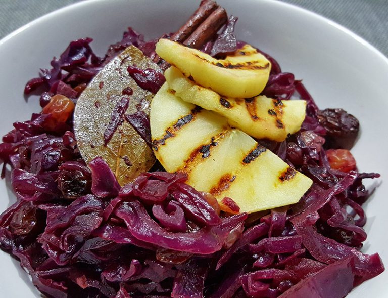 Rode kool stoofpot met schouderkarbonades, kersen en wijn | Gewoon een ...